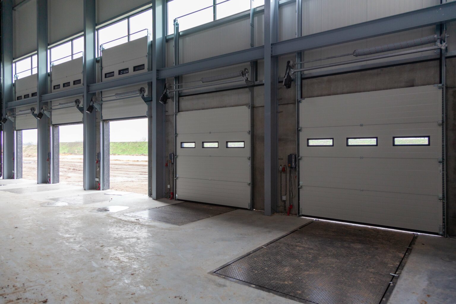 How To Determine Loading Bay Size Requirements | Cheshire Industrial Doors